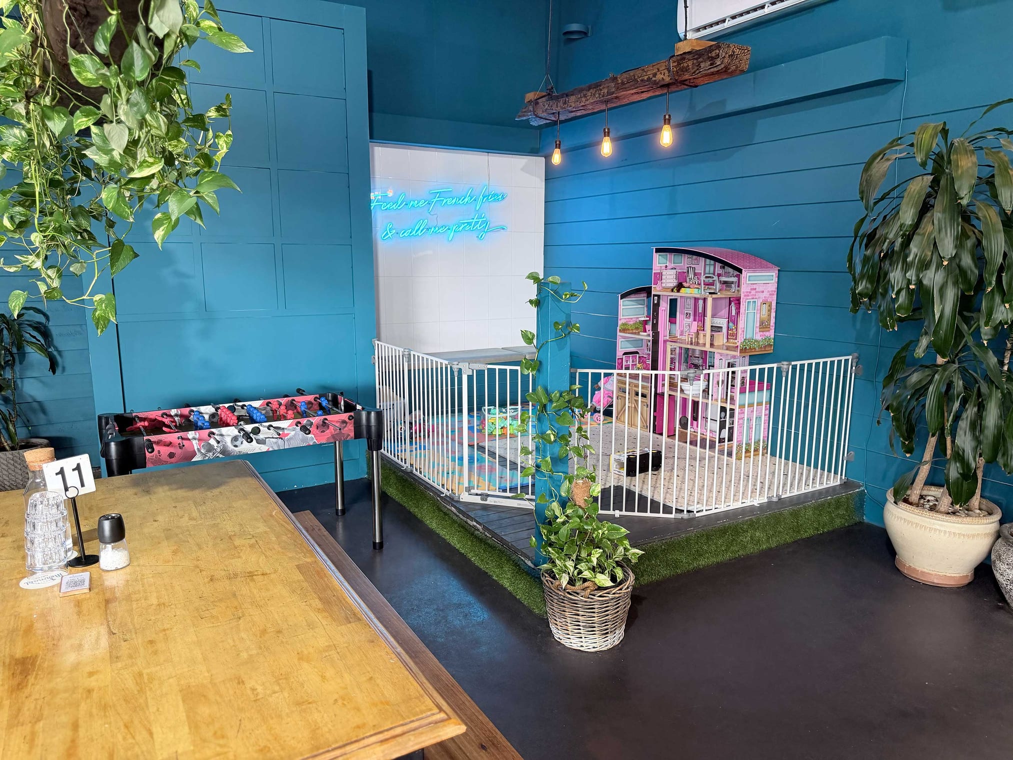 Little Mermaid Cafe - Home